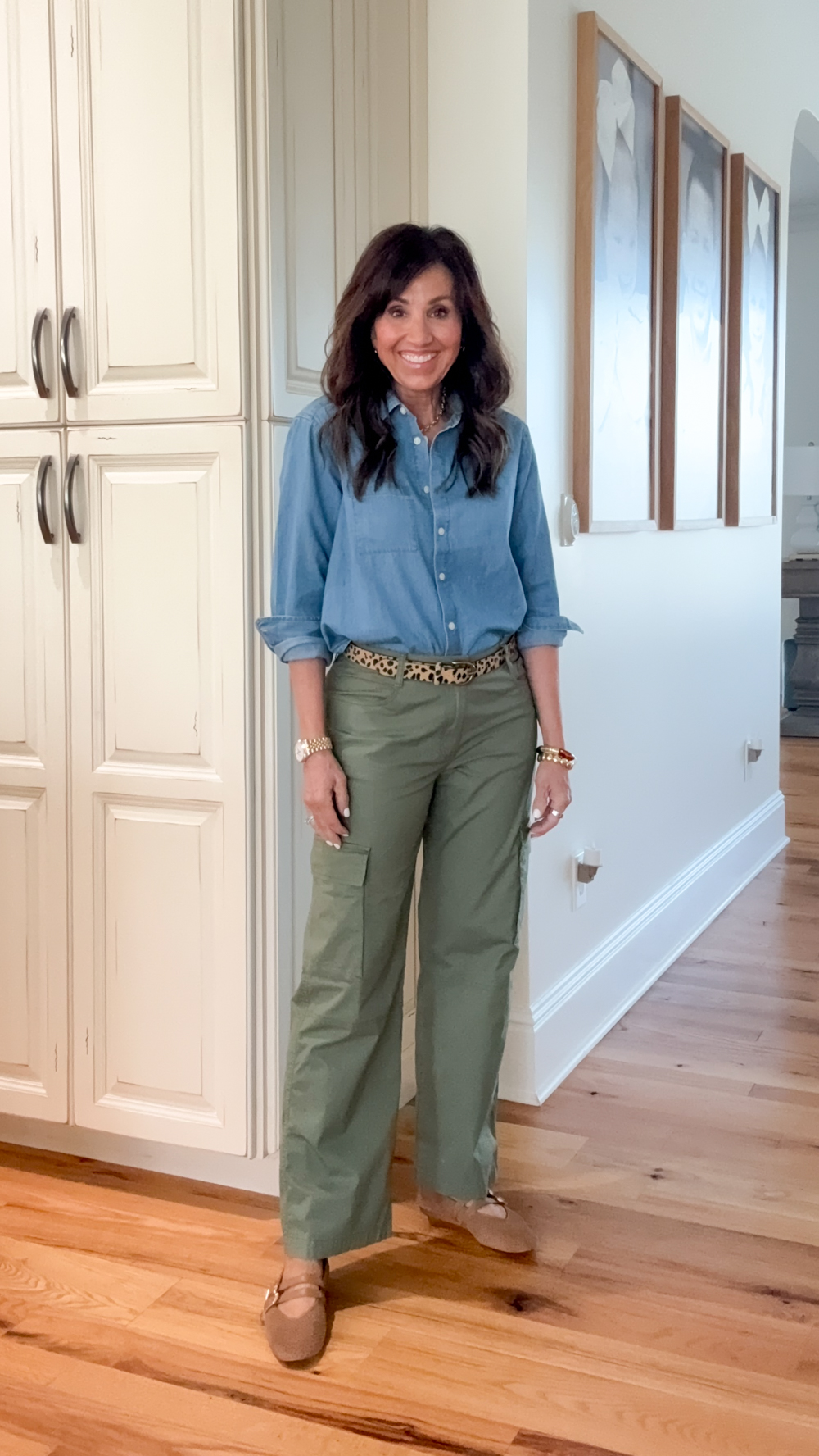 5 Ways to Wear a Chambray Shirt - Cyndi Spivey
